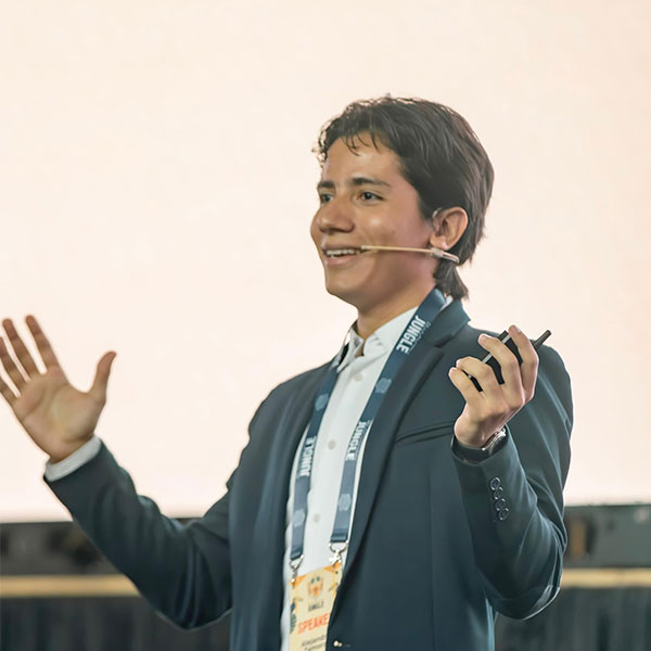 Alejandro Zamora - TEDxPuraVida